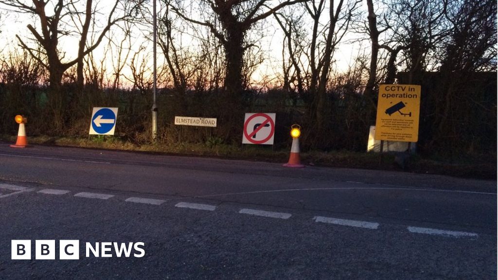 Wivenhoe cycle lane road workers 'threatened over diversion' - BBC News