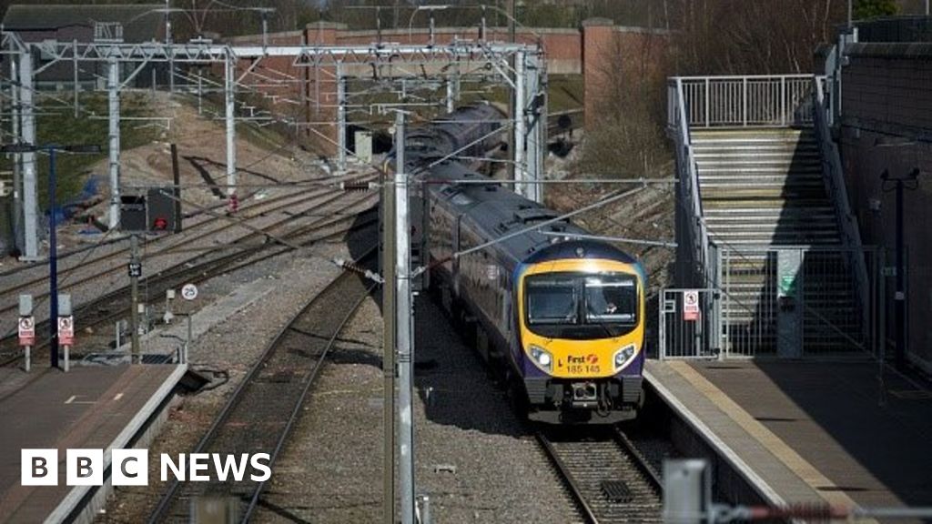HS3 rail link needs 'kick-starting', report concludes - BBC News