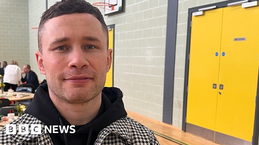 Carl Frampton urges young people to talk about mental health - BBC News