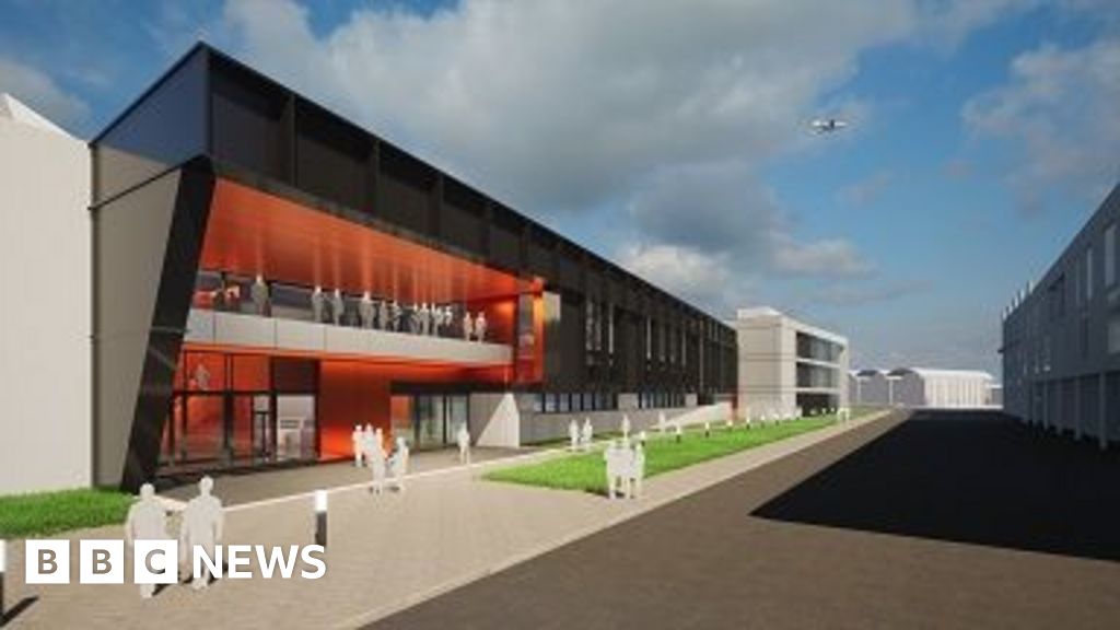 Cranfield gets £69m for more Hydrogen Air travel research - BBC News