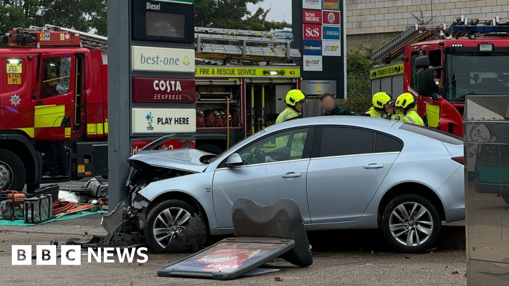 Man freed after car smashes into Nottingham petrol station sign