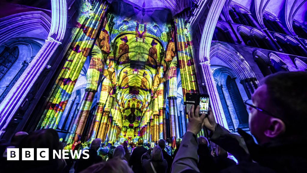 Beverley minster to host immersive light and sound show - BBC News