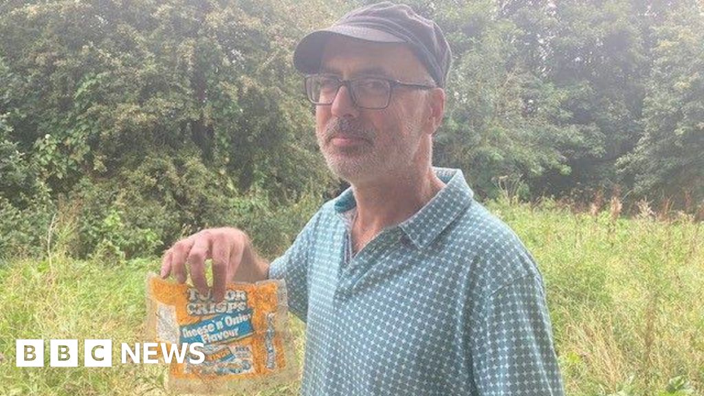 Hull student finds Tudors Crisps packet from 1978 - BBC News