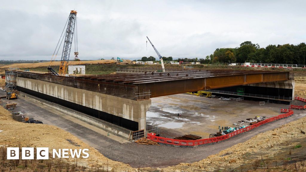 Work begins on HS2 green bridge at Turweston