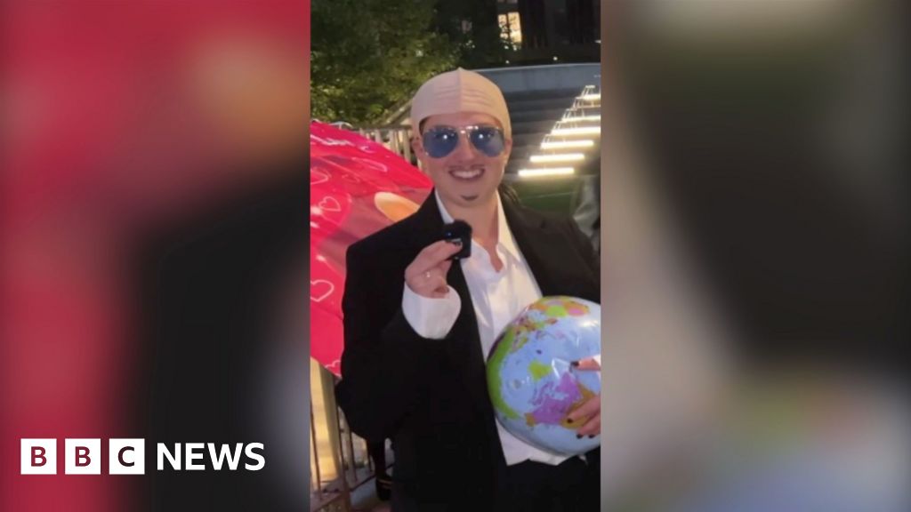 Runners dress up as Pitbull for a 5K in Manchester - BBC News