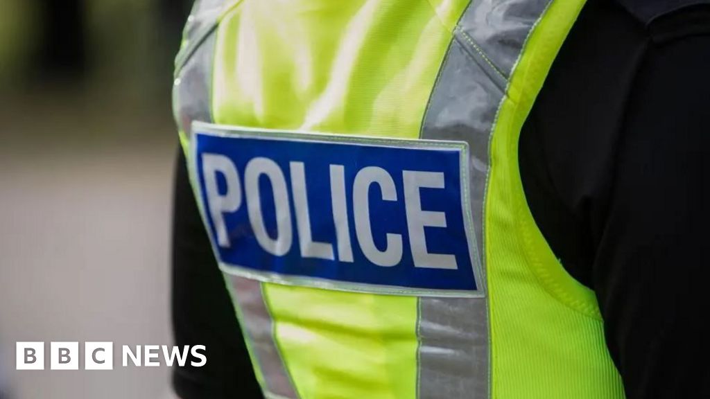 Kent: Police appeal after man assaulted at crash scene in Cuxton