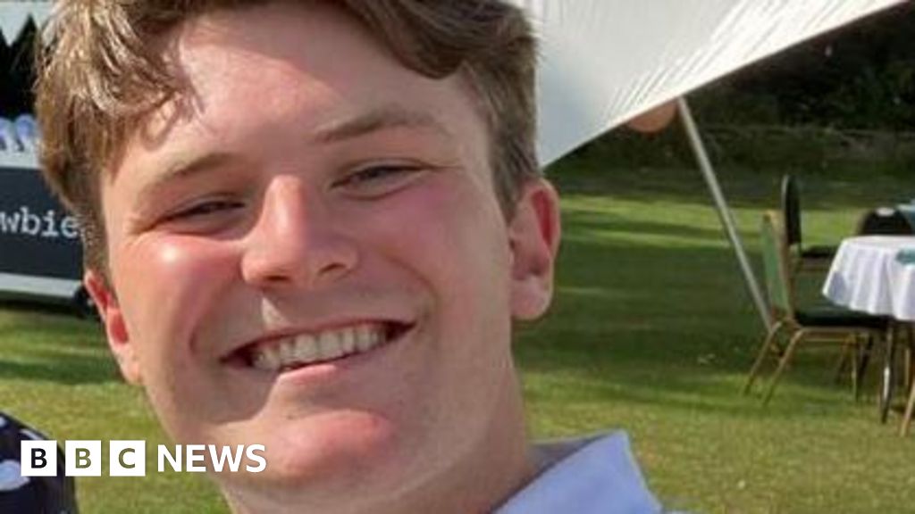 Medway: Soldier's death in river was an accident, inquest finds - BBC News