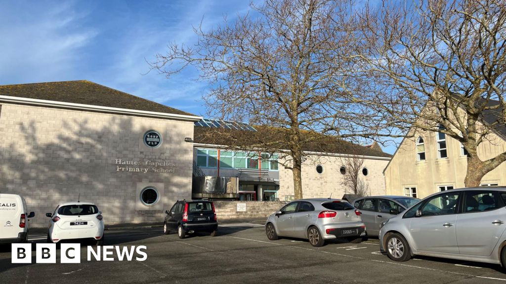 Guernsey primary school pupils to have equal classroom time