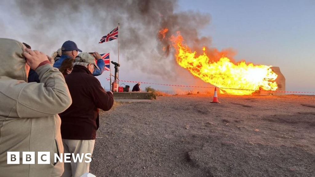 Jersey remembers D-Day heroes on 80th anniversary - BBC News