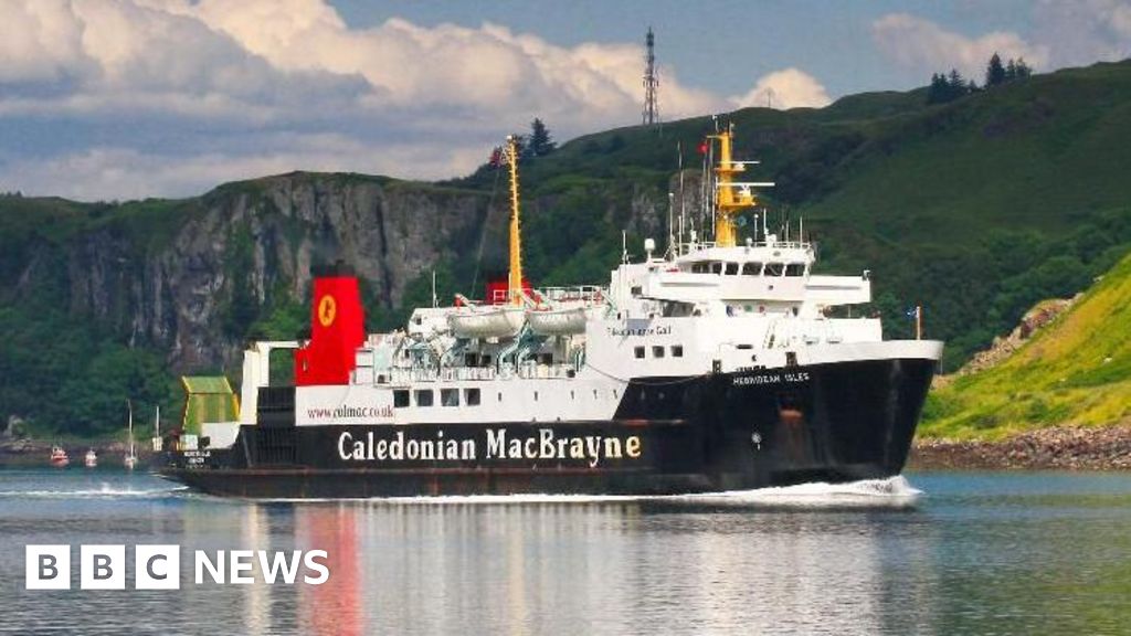 Veteran CalMac ferry to cover Arran service after breakdown - BBC News