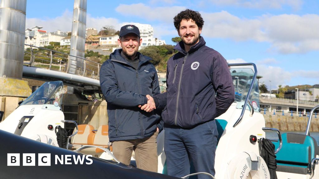 Torbay project launched to protect seagrass meadows - BBC News