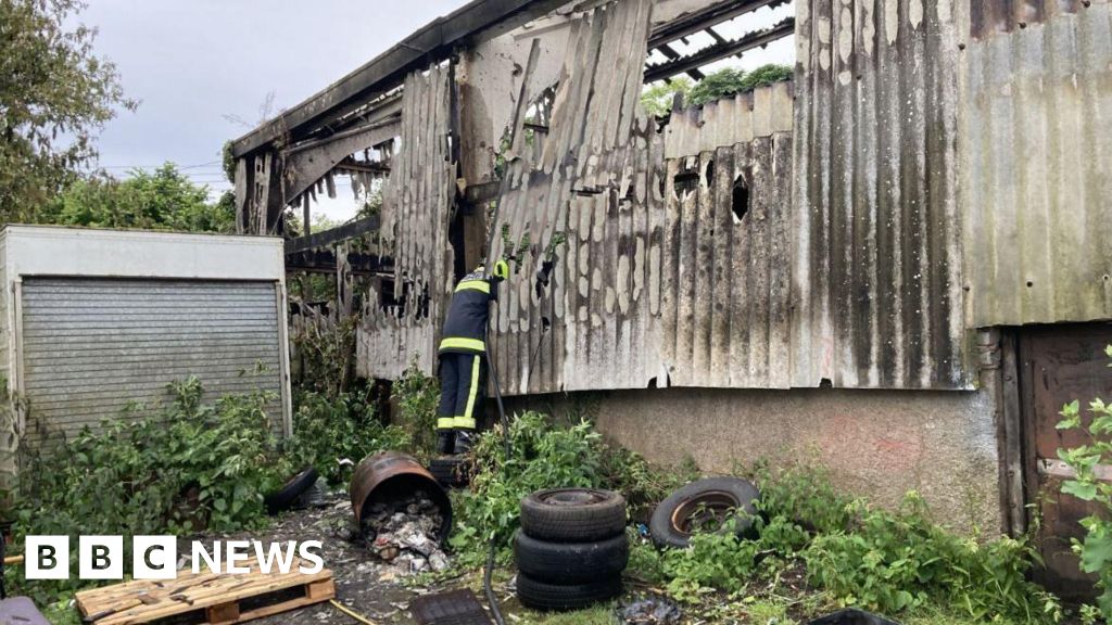 Large Exeter workshop fire extinguished - BBC News