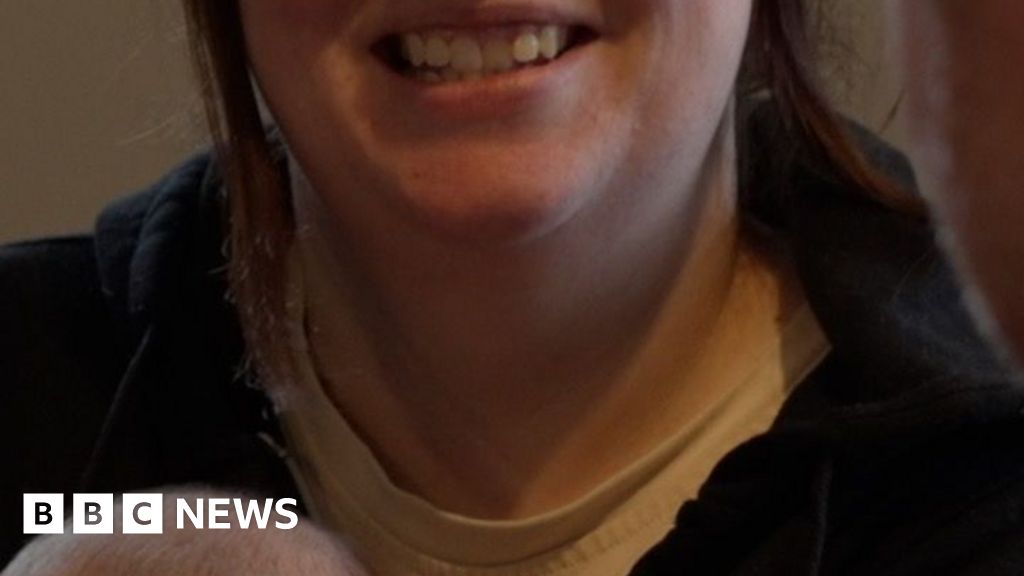 Your NHS: Home visits saving children from hospital visits - BBC News