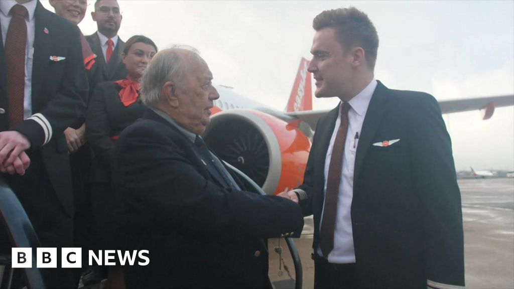 EasyJet re-creates first Luton-Glasgow flight on 30th anniversary