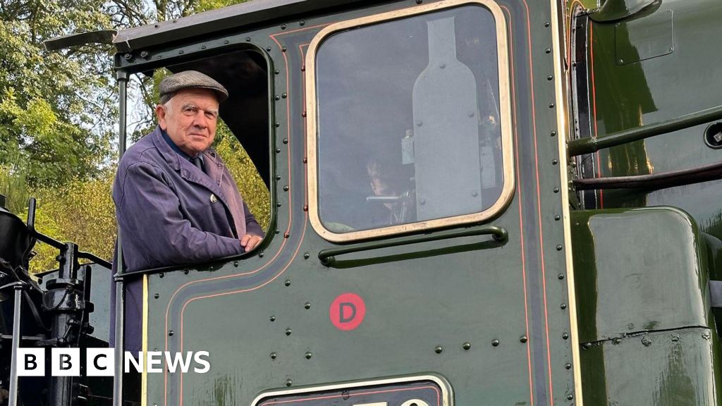 Severn Valley Railway driver retires after 50 years' service - BBC News