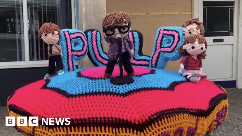 Pulp praise Bridlington postbox topper of Britpop icons - BBC News