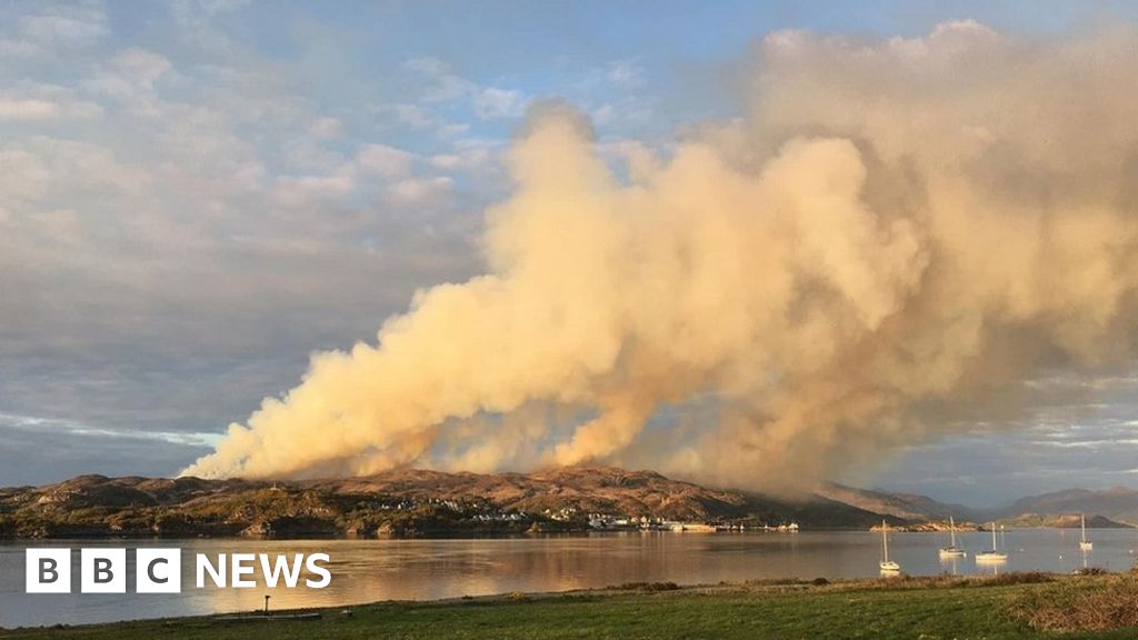 Wildfire risk 'extreme' warning for parts of Scotland - BBC News