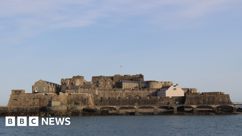 Excavation of Prisoners Walk at Castle Cornet proposed - BBC News