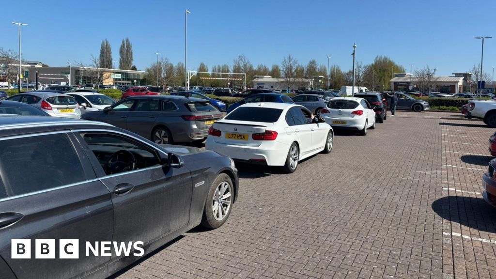 Gloucester gridlocked as road closure causes traffic 'carnage'