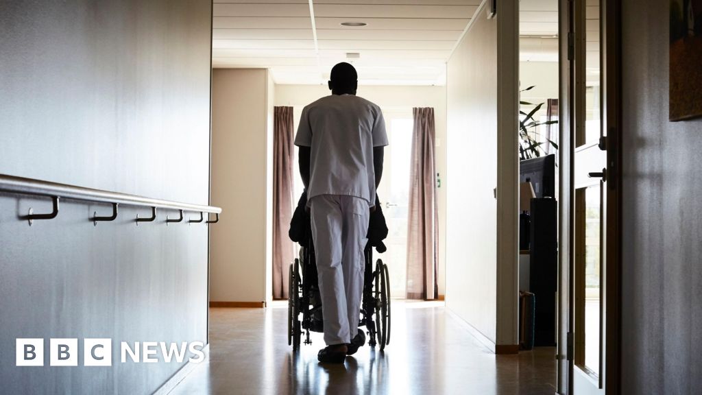 Guernsey immigration rules blamed for care recruitment problems - BBC News