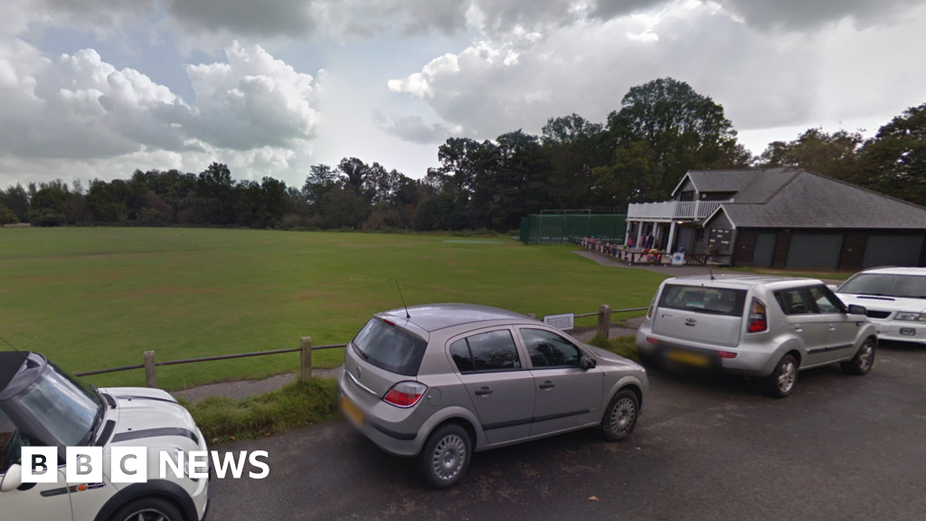 Tunbridge Wells: Witness appeal after man exposes himself to women ...