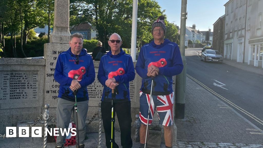 Veterans and Ivybridge pub landlord walk for Poppy Appeal - BBC News