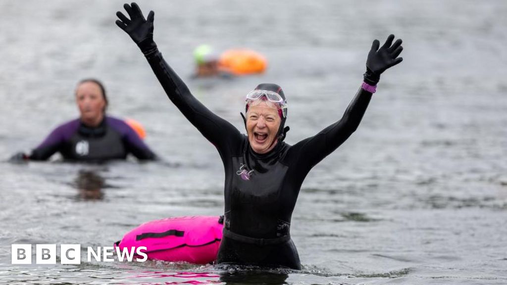 In pictures: The Highlands' Kessock Ferry Swim - BBC News