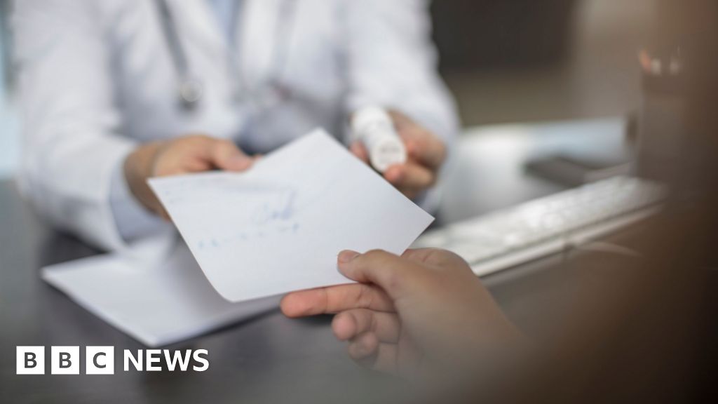 Conservative plan to remove GP sick note powers criticised - BBC News