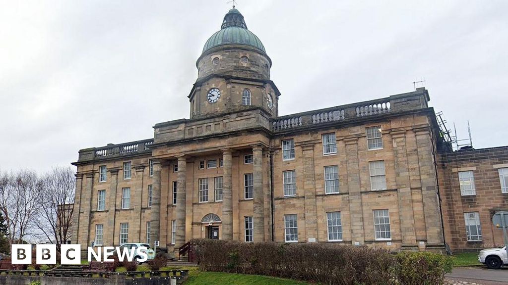 Dr Gray's Hospital suspends visits after vomiting bug outbreak - BBC News
