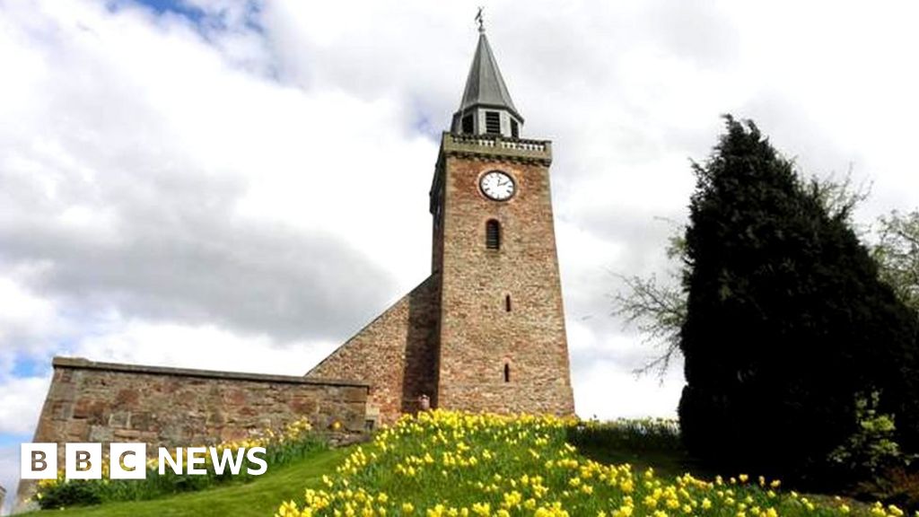 Historic Inverness church popular with Outlander fans to close - BBC News