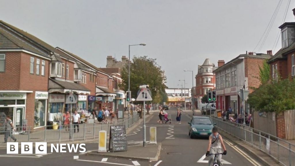Clacton police officer slashed in face with garden shears - BBC News