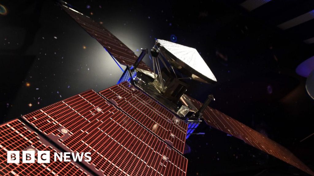 Juno mission: Jupiter probe on course for orbit manoeuvre - BBC News