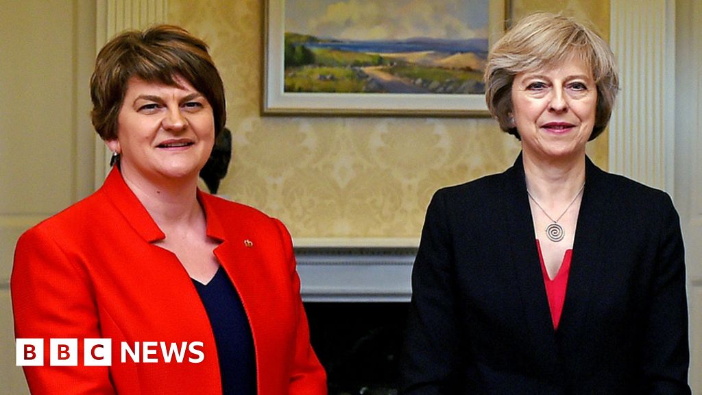 Brexit: DUP accuses May of breaking promises on Irish border - BBC News