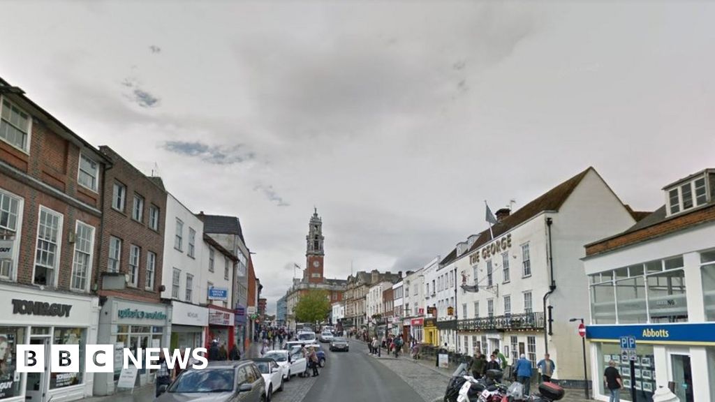 Special constable's jaw fractured in Colchester assault - BBC News