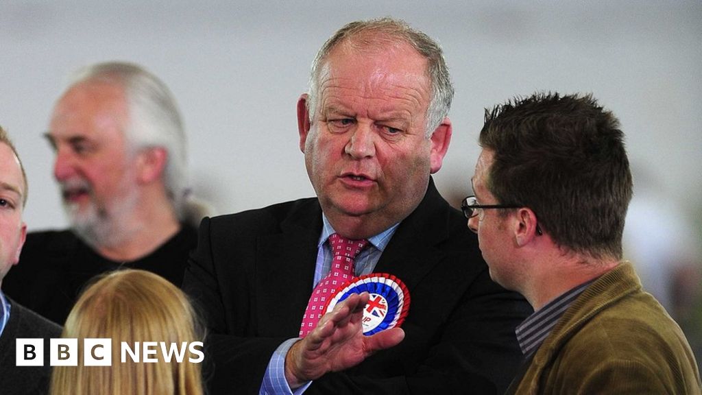 Jimmy Spratt: Tributes paid to late ex-DUP MLA - BBC News