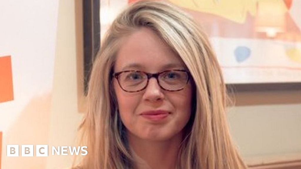 NHS nurse Amy Gallagher is SDP's London mayoral candidate - BBC News