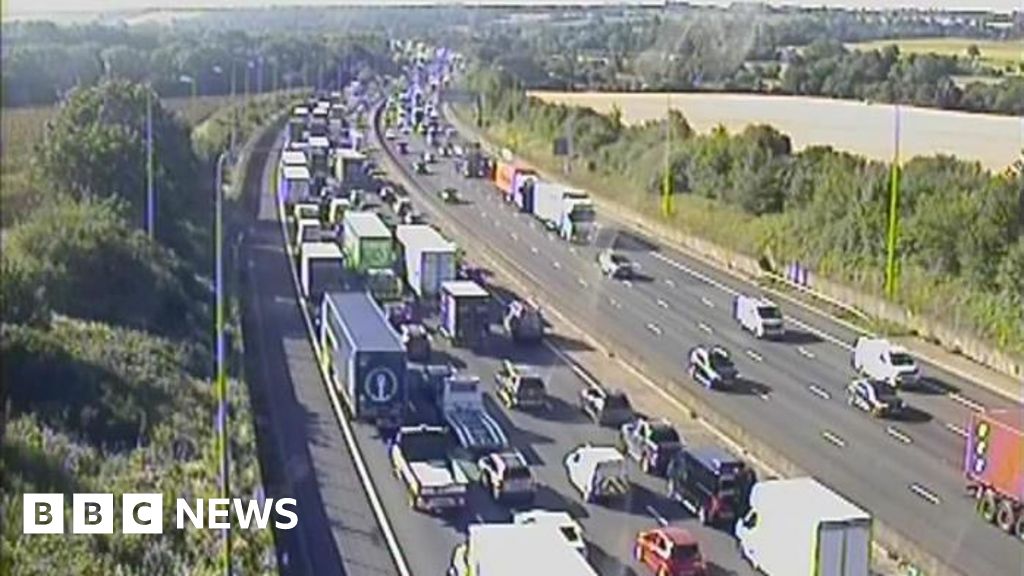 Part of M25 shut after lorry fire in Essex