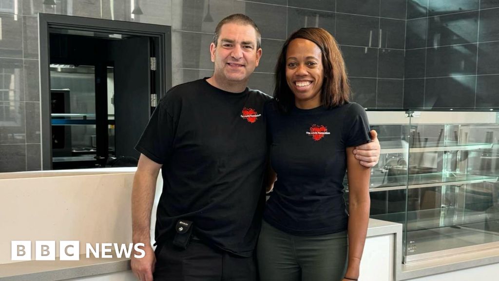 Lewis Foundation takes over Northampton art gallery and cafe - BBC News