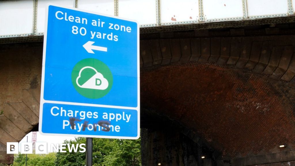 Greater Manchester Clean Air Zone: Rally held against charges - BBC News