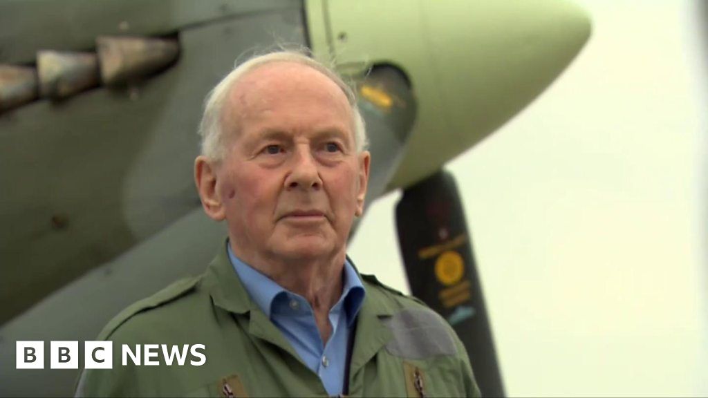Luftwaffe ace flies in Spitfire