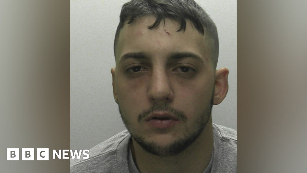 Bodmin stabbing: How a decision to buy a knife ended in tragedy - BBC News
