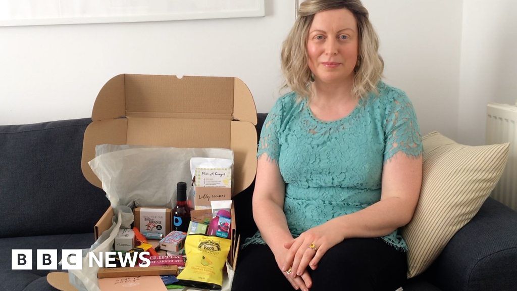 Comfort box gives Norfolk cancer patients a 'little lift' - BBC News
