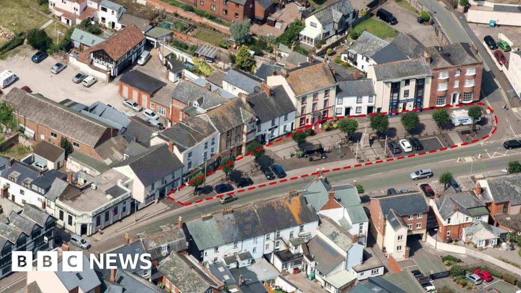 New town square built as £1.1m scheme begins in Cullompton - BBC News