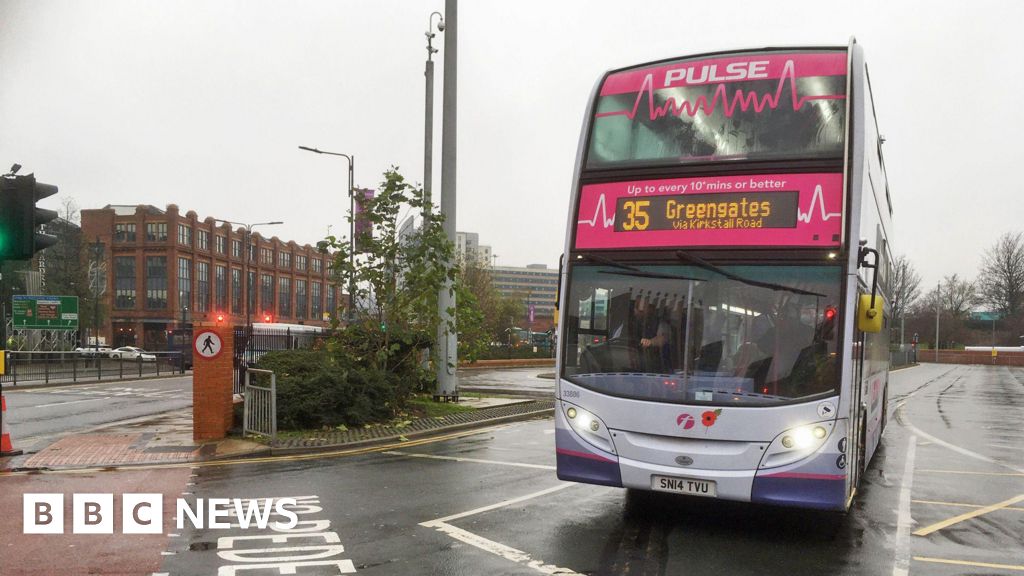 Leeds: First Bus resumes Old Farnley services after vandalism - BBC News