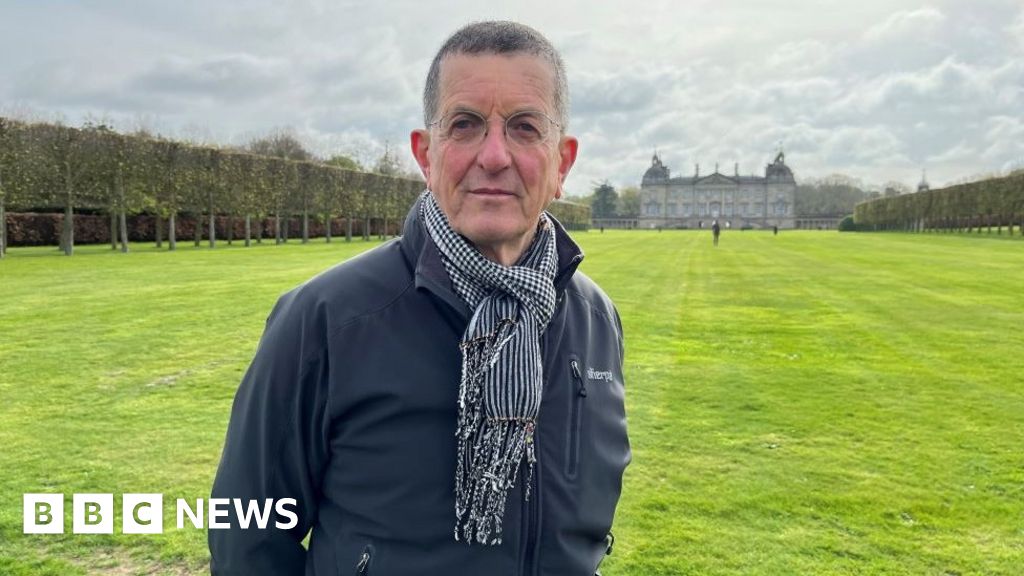 Sir Antony Gormley 'relies on the inspiration of Norfolk' - BBC News