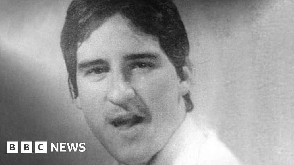 IRA supergrass Raymond Gilmour found dead at home in Kent - BBC News