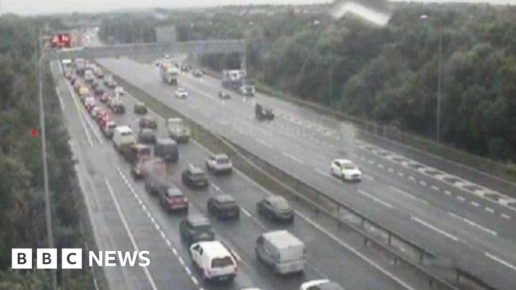 M62 collision: Two men die after lorries and car crash M62 collision: Two men die after lorries and car crash