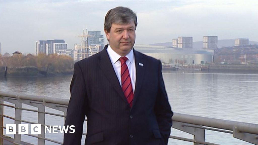 Legal challenge to MP Alistair Carmichael resumes - BBC News