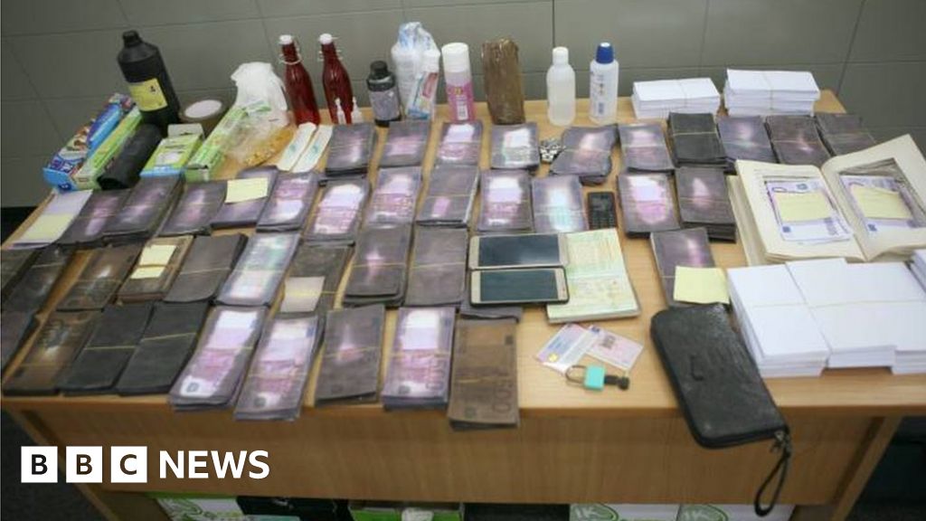 Kosovo police find €2m fake banknotes in taxi - BBC News