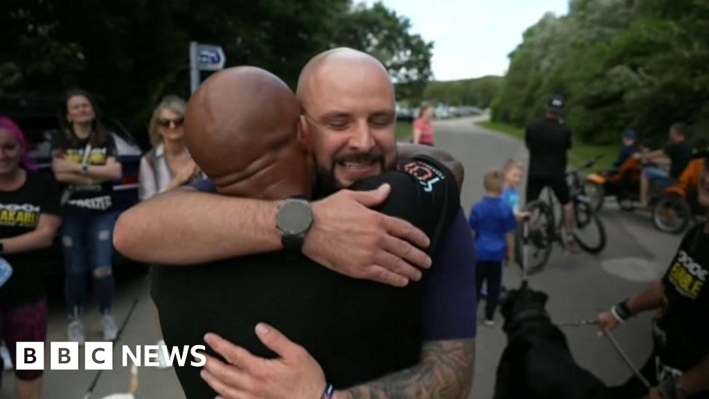 Lee Freeman completes 102-mile run in memory of Killamarsh children ...